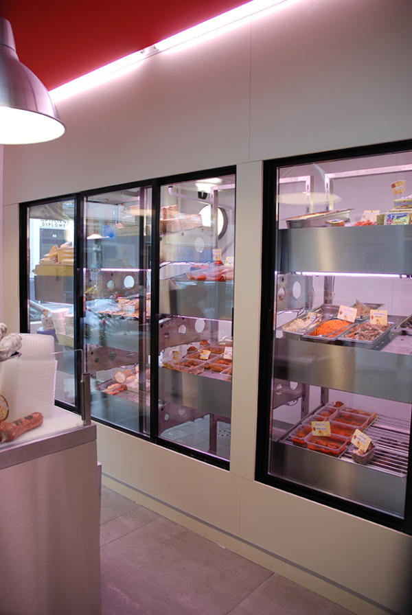 Aluminum frame for cold room or isothermal enclosure glazings